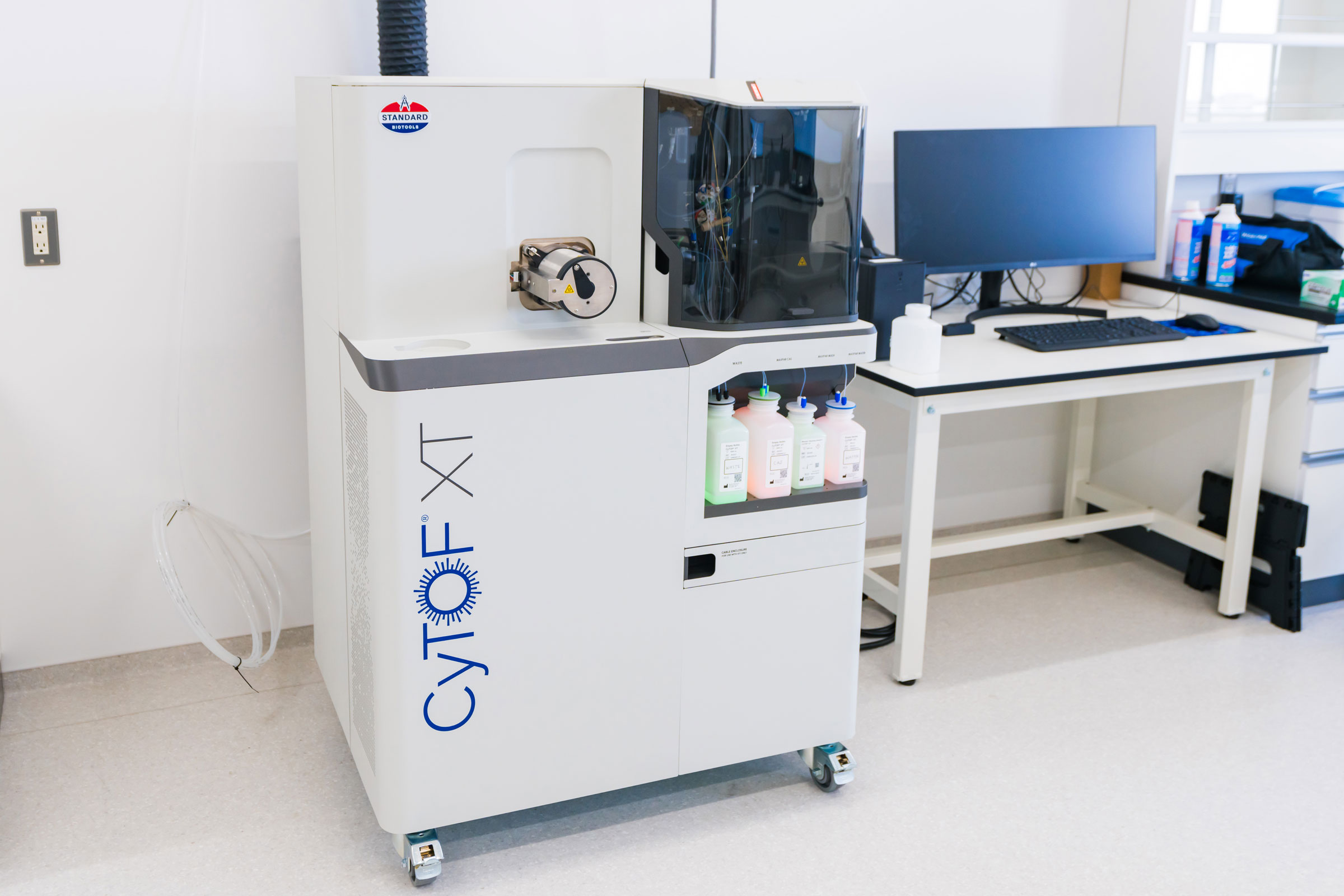 マスサイトメーター（CyTOF XT） | CiDER 大阪大学感染症総合教育研究拠点